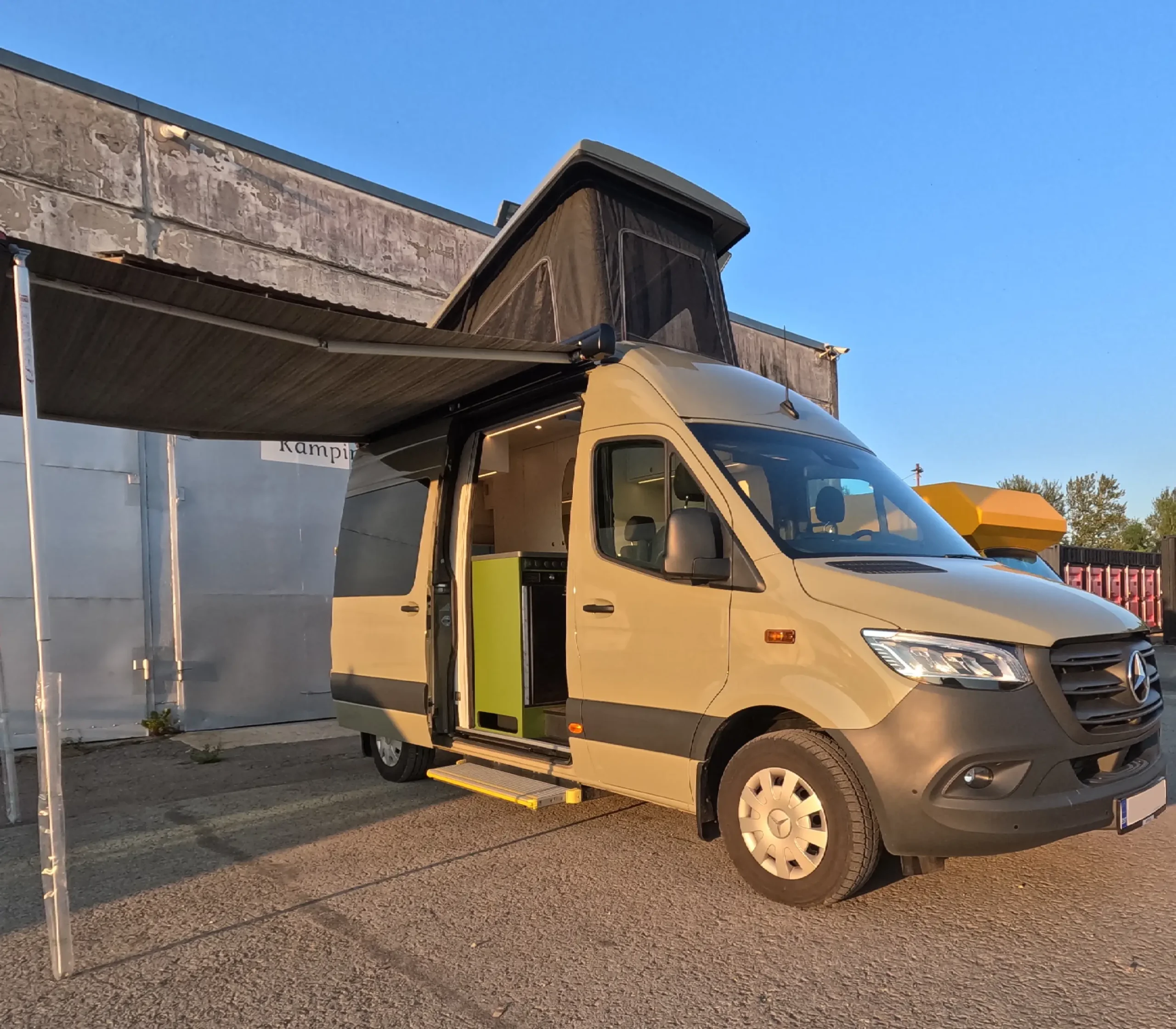 Mercedes Sprinter L2H2 matkaauto — kompaktne campervan